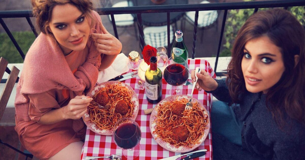 Comer en compañía nos hace felices, según Oxford - WeLife