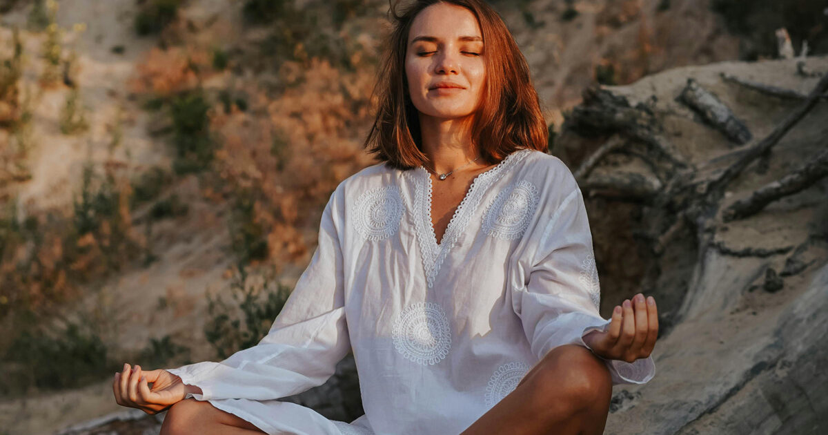 Qué es la meditación trascendental que adoran las famosas - WeLife